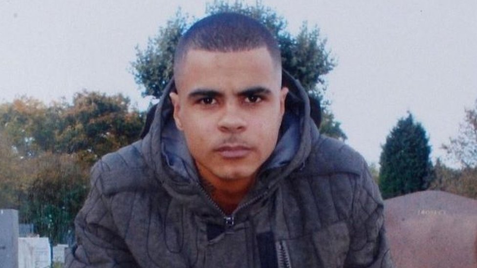 Mark Duggan family to sue Met Police over death - BBC News