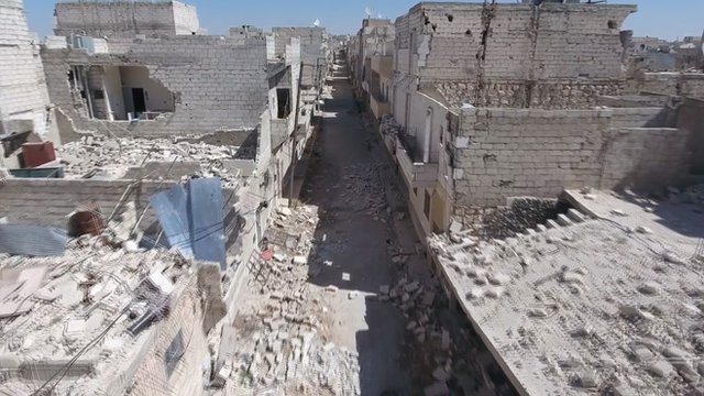 Aleppo residents struggle to avoid starvation - BBC News