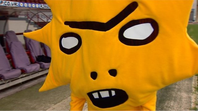 Mascot Kingsley unveils new Partick Thistle strip - BBC News
