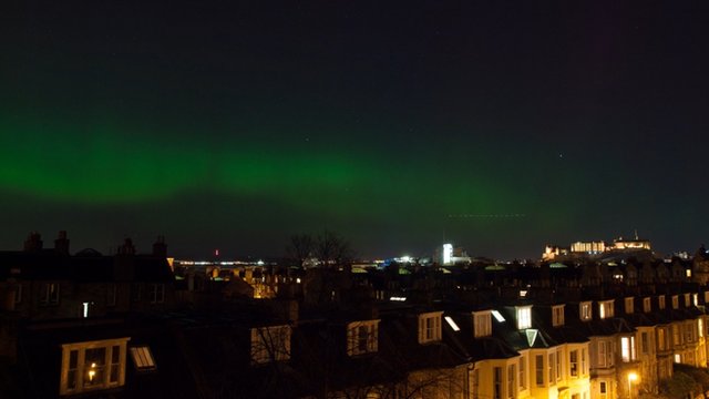 Spectacular Northern Lights illuminate skies over Scotland - BBC News