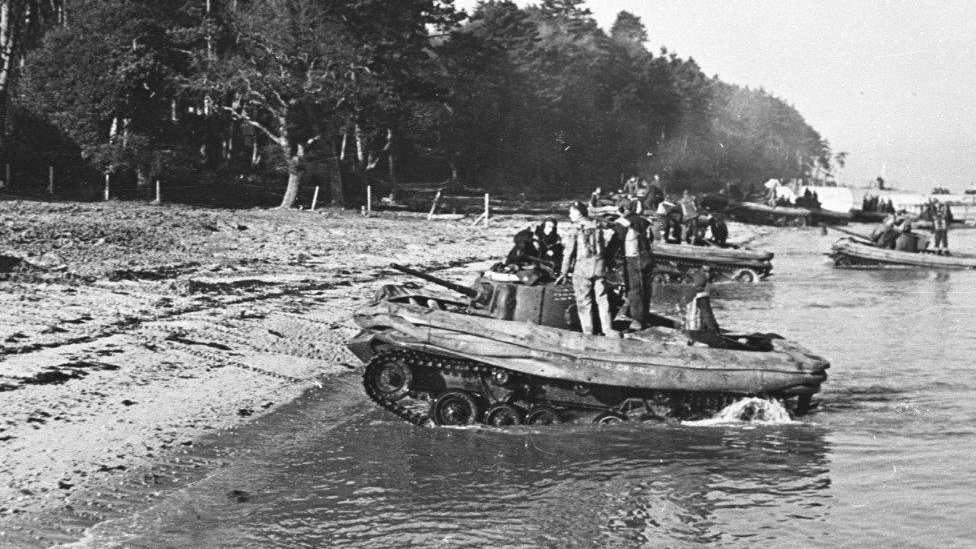 Underwater project to map history of Valentine tanks - BBC News