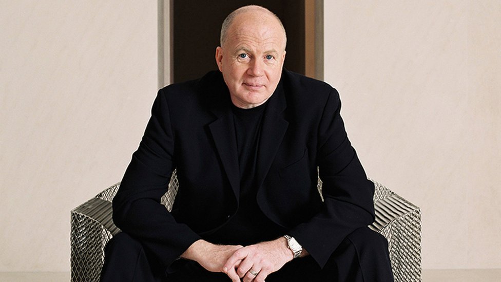 Saatchi boss Kevin Roberts disciplined over gender comments - BBC News