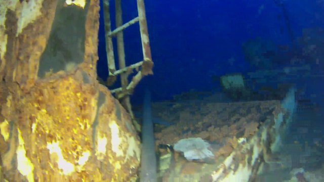 Wrecks visible in River Severn 60 years after disaster - BBC News