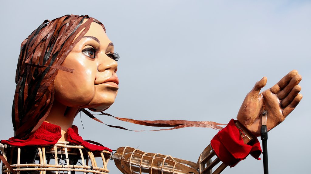 Little Amal: The refugee puppet arrives in the UK - CBBC Newsround