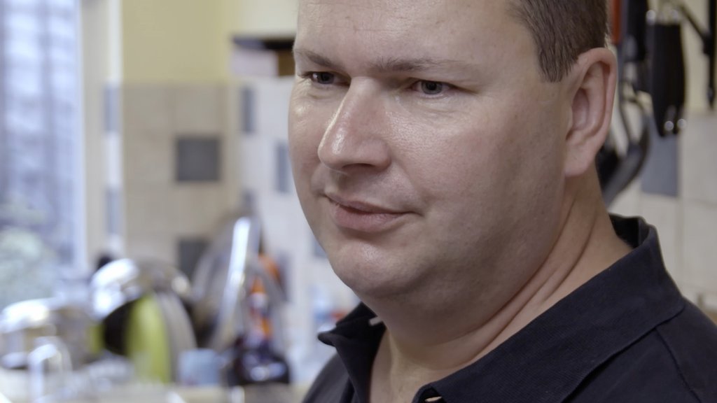 Type 2 diabetes: 'My big poison is chocolate' - BBC News