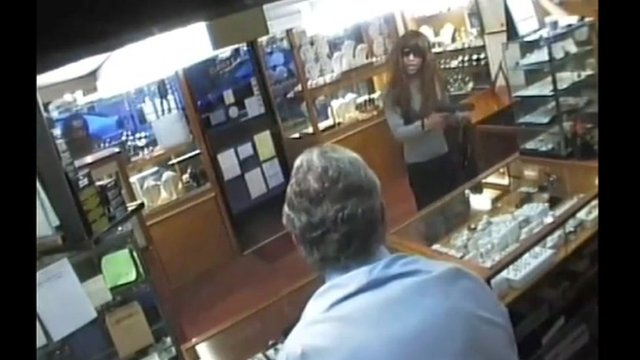 Robber disguised as woman fails to rob jewellers in Leatherhead - BBC News