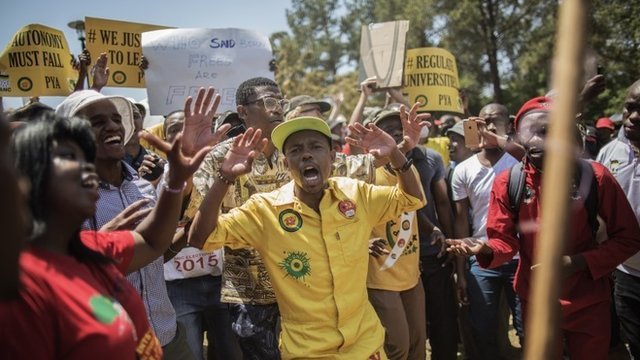 Huge student protest rocks South Africa - BBC News
