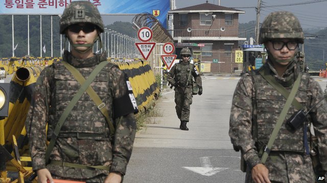 Koreas resume talks over border row - BBC News