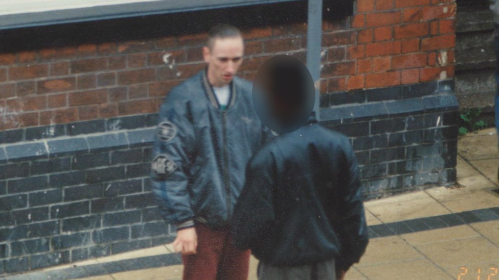 "Tuve una espada de samurái en mi garganta": policía que infiltró ...