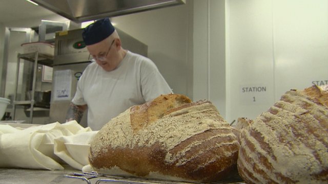 Prison project turns law breakers into braw bakers - BBC News