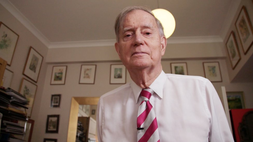 Why are most problem gamblers men? - BBC News