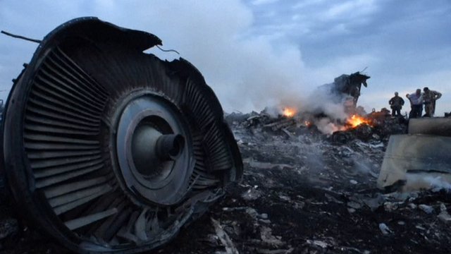 MH17 crash: Dutch Safety Board animation 'shows path of missile' - BBC News