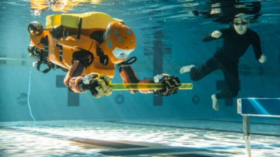 OceanOneK: Underwater humanoid robot reaches new depths - CBBC Newsround