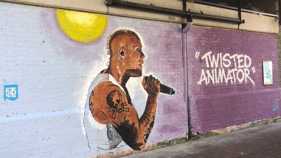 Prodigy's Keith Flint mural in Peterborough 'iconic' - BBC News