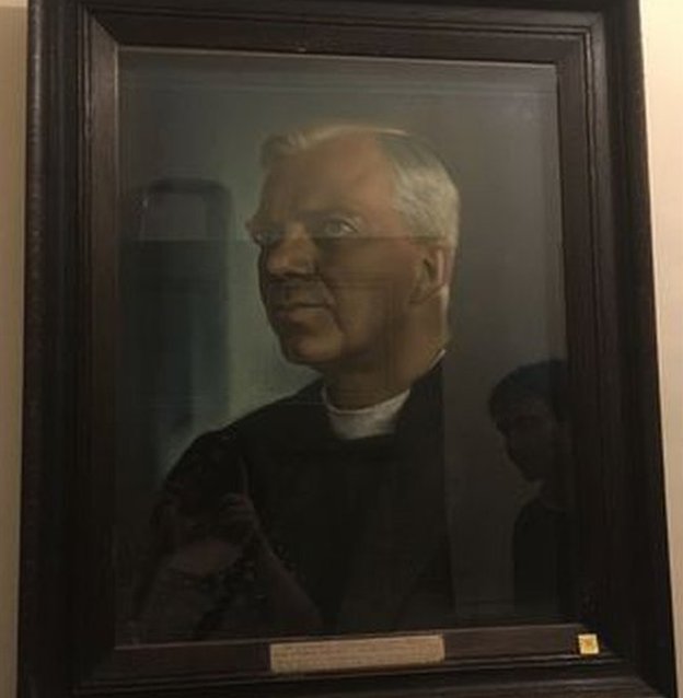 Bishop George Bell: Council re-hanging of portrait 'offensive' - BBC News