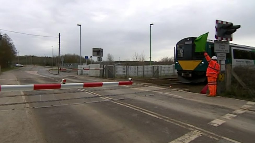 Bedfordshire level crossing faults case cause rail disruption - BBC News