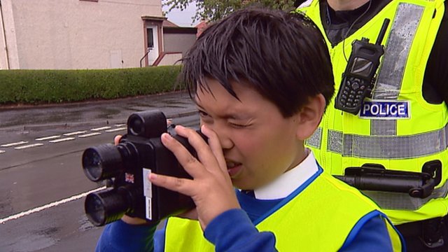 School pupils given speed guns - BBC News