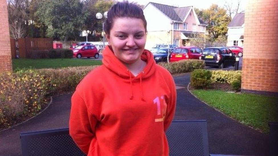 Merch Ray Gravell yn annog pobol i ofalu am eu hiechyd - BBC Cymru Fyw