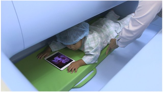 Japan earthquake: Fukushima radiation scans for babies - BBC News