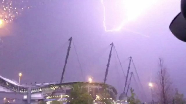 Dramatic lightning storm caught on camera in Canada - BBC Newsround