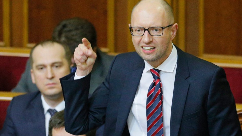 'Anger' as Ukraine PM survives no-confidence vote - BBC News