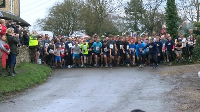 Scores compete in Chadlington's Great Brook Run - BBC News