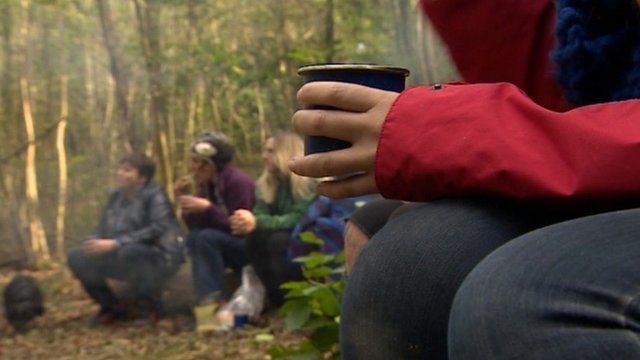 Female veterans urged to learn bushcraft skills - BBC News