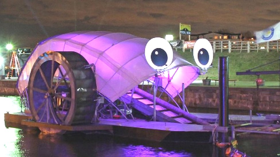 Mr Trash Wheel: A rubbish collector with lots of fans! - CBBC Newsround