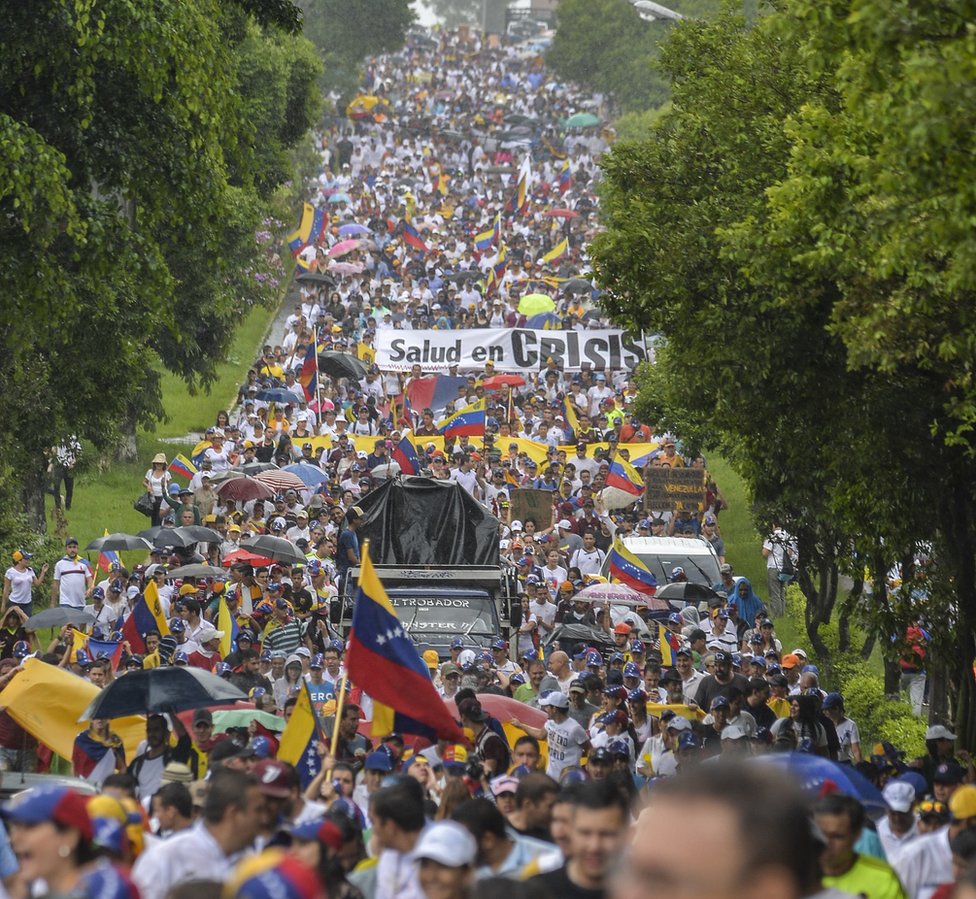 Venezuela:Multitudinarias marchas en Caracas y Táchira al cumplir | T13
