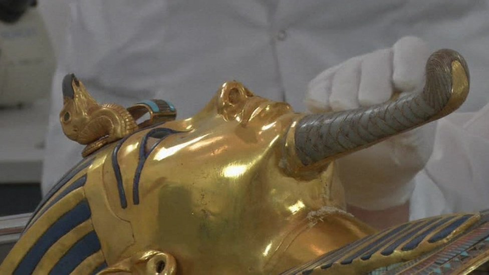 Tutankhamun's beard to be restored after burial mask damage - BBC News