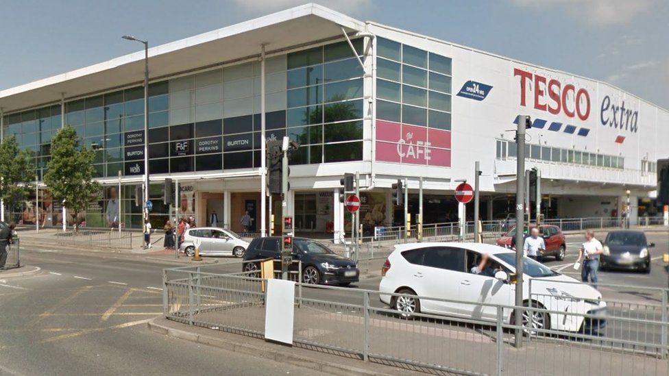 Slough Tesco car park murder: Man arrested in Birmingham - BBC News