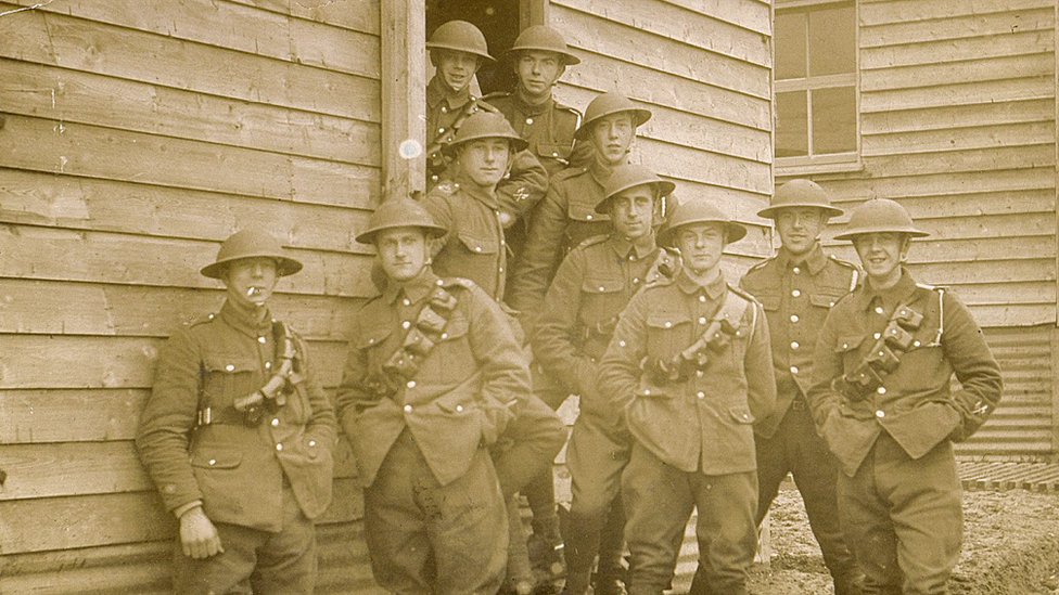 Soldier's hymn written in trenches played at remembrance service - BBC News