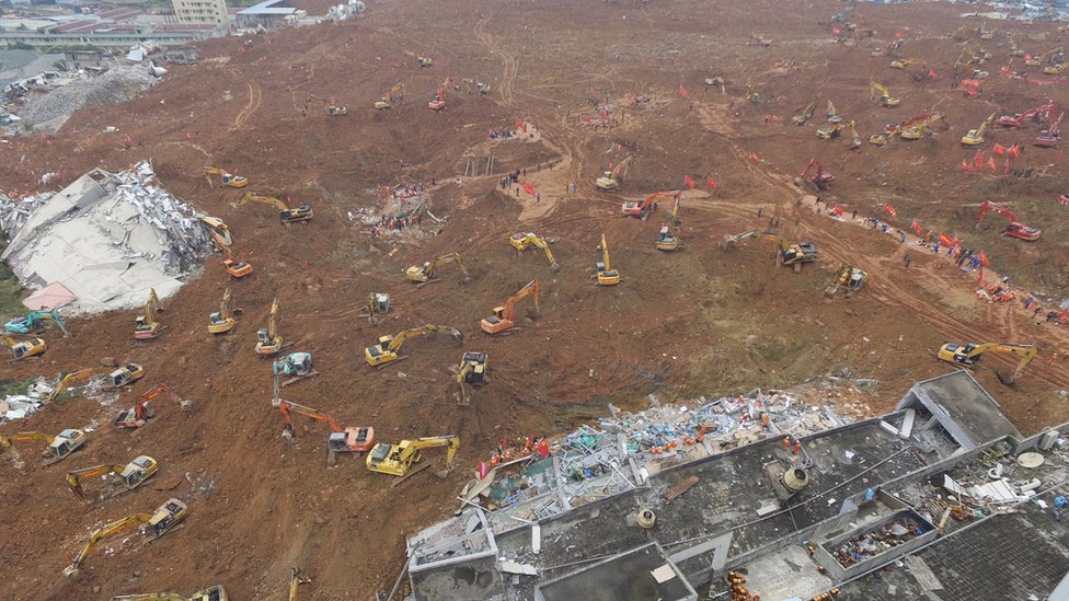 China landslide: Aerial footage shows rescue efforts in Shenzhen - BBC News