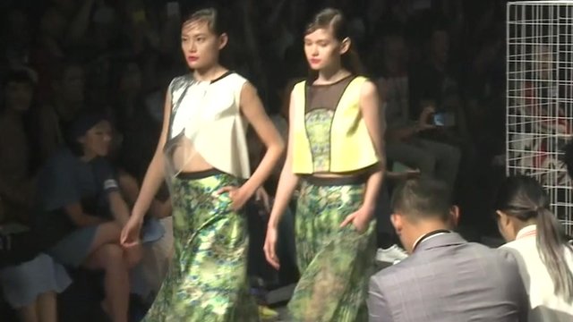 Haute Couture Week: Are ultra thin models still on catwalk? - BBC News