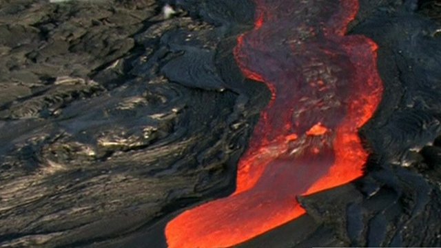 Lava swallows car in Hawaii - BBC News
