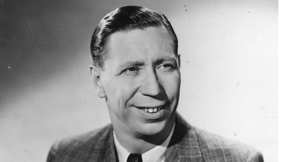 George Formby banjo ukuleles fetch more than £20k at auction - BBC News