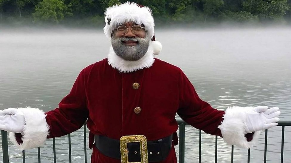 Mall of America in Minnesota employs its first black Santa in its 24 ...
