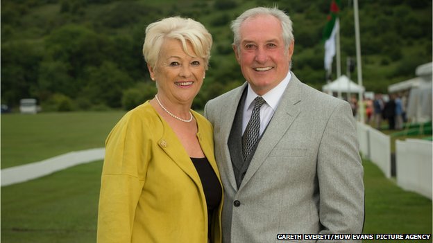 Syr Gareth Edwards mewn lluniau // Sir Gareth Edwards in pictures - BBC ...