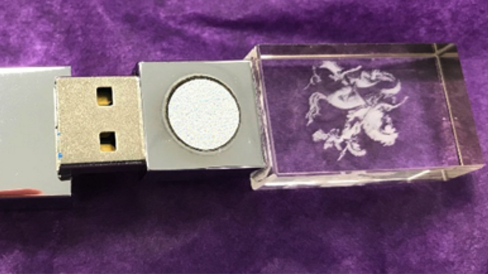 Glastonbury Council plays down link to 'anti-5G' device - BBC News