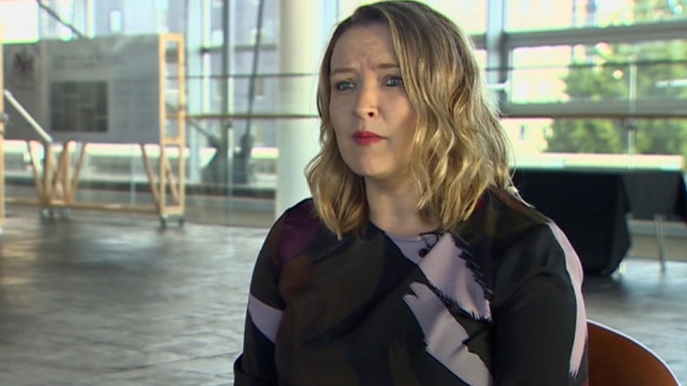 Diwedd cyfnod gyda newid enw gorsaf radio Sain Abertawe - BBC Cymru Fyw