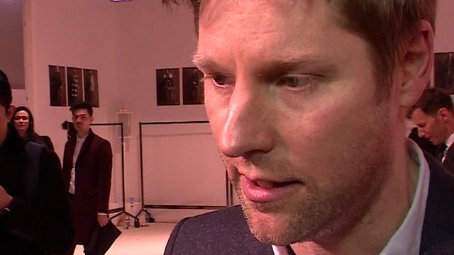 London fashion week: Burberry boss Christopher Bailey talks tech - BBC News