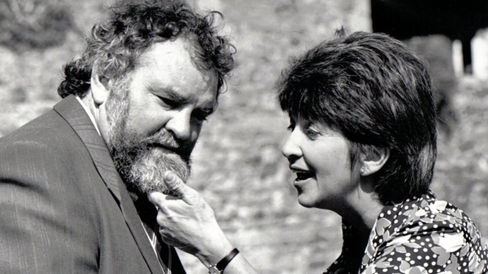 Nabod Pobol y Cwm rhan 2: Atebion - BBC Cymru Fyw
