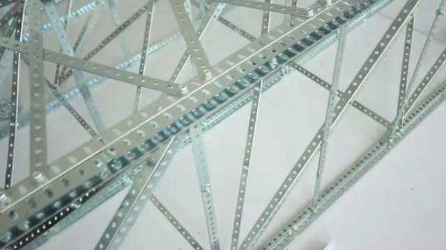 Time-lapse of Meccano bridge being lifted across Clarendon Dock - BBC News