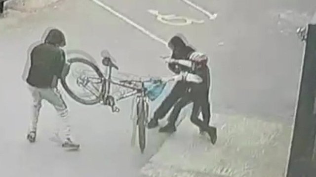 Boy, 13, robbed by bike thieves in Manchester - BBC News