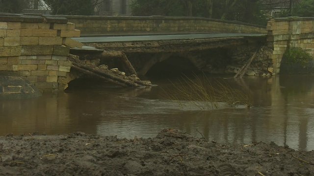 Tadcaster bridge re-opening after 2015 Boxing Day floods - BBC News