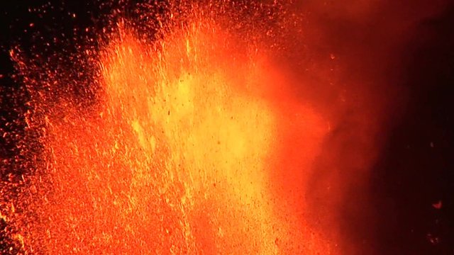 Japanese Volcano: Amazing eruption pictures - BBC Newsround