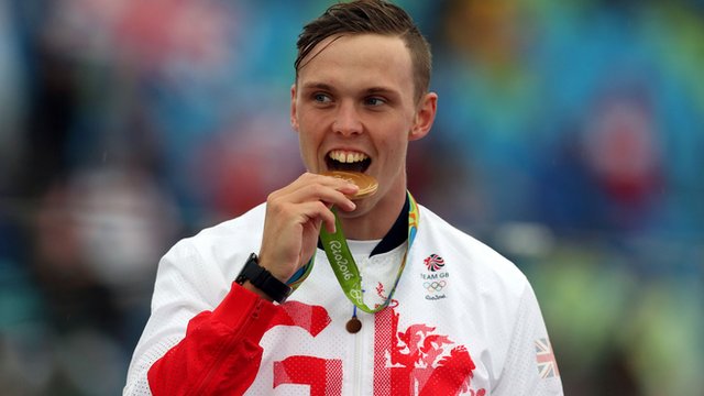 Joe Clarke wins kayak slalom gold - BBC Newsround