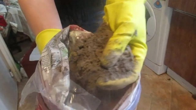 Mouldy bread found in 'squalor' home of woman, 93 - BBC News