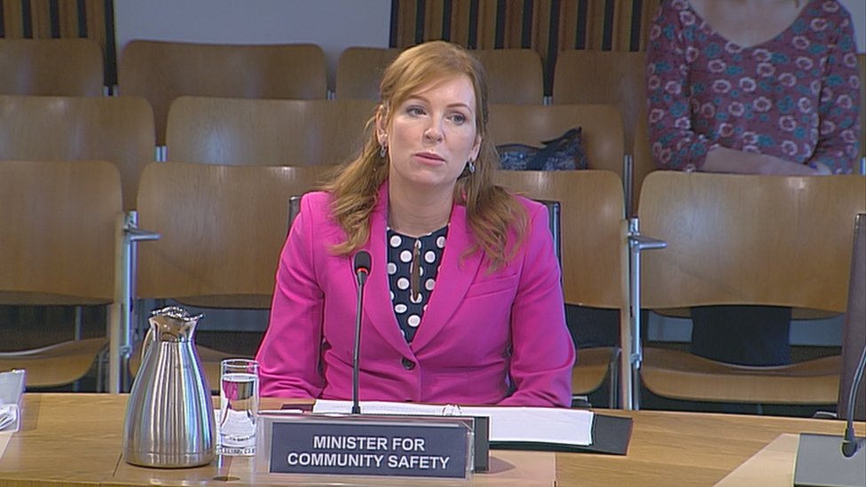 Justice department 'totally complacent' on dog attacks - BBC News