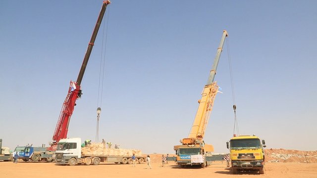 UN footage shows aid delivery to Syrian refugees - BBC News